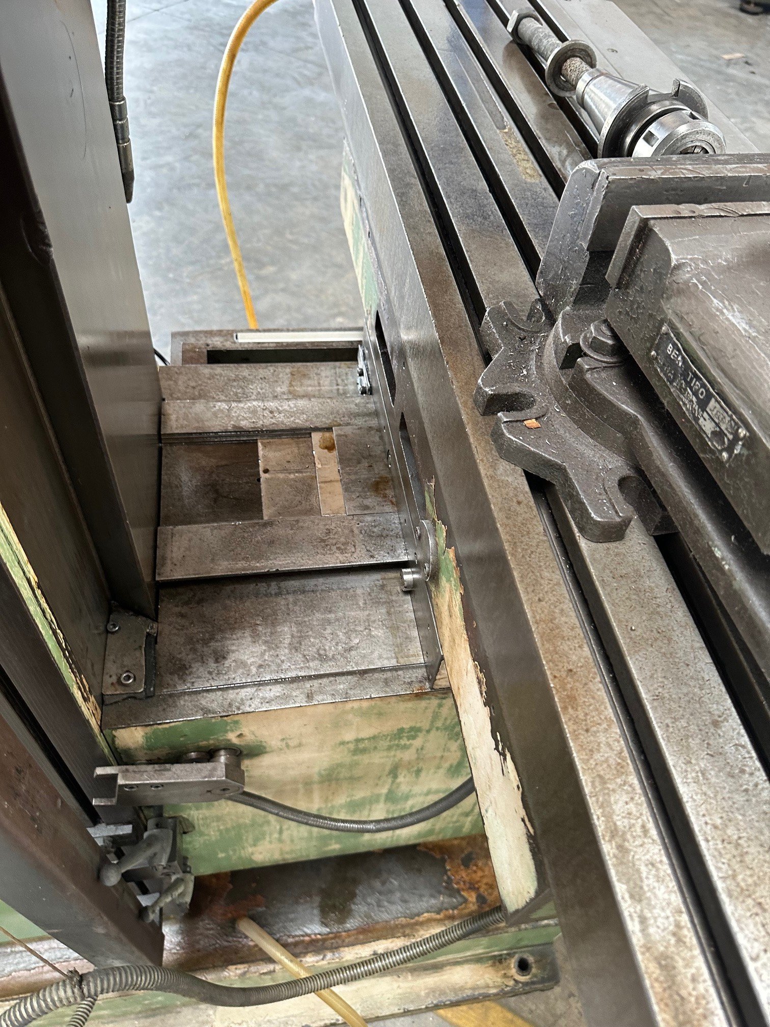 Fresadora universal MRF modelo 145,con visualizador de cotas ...